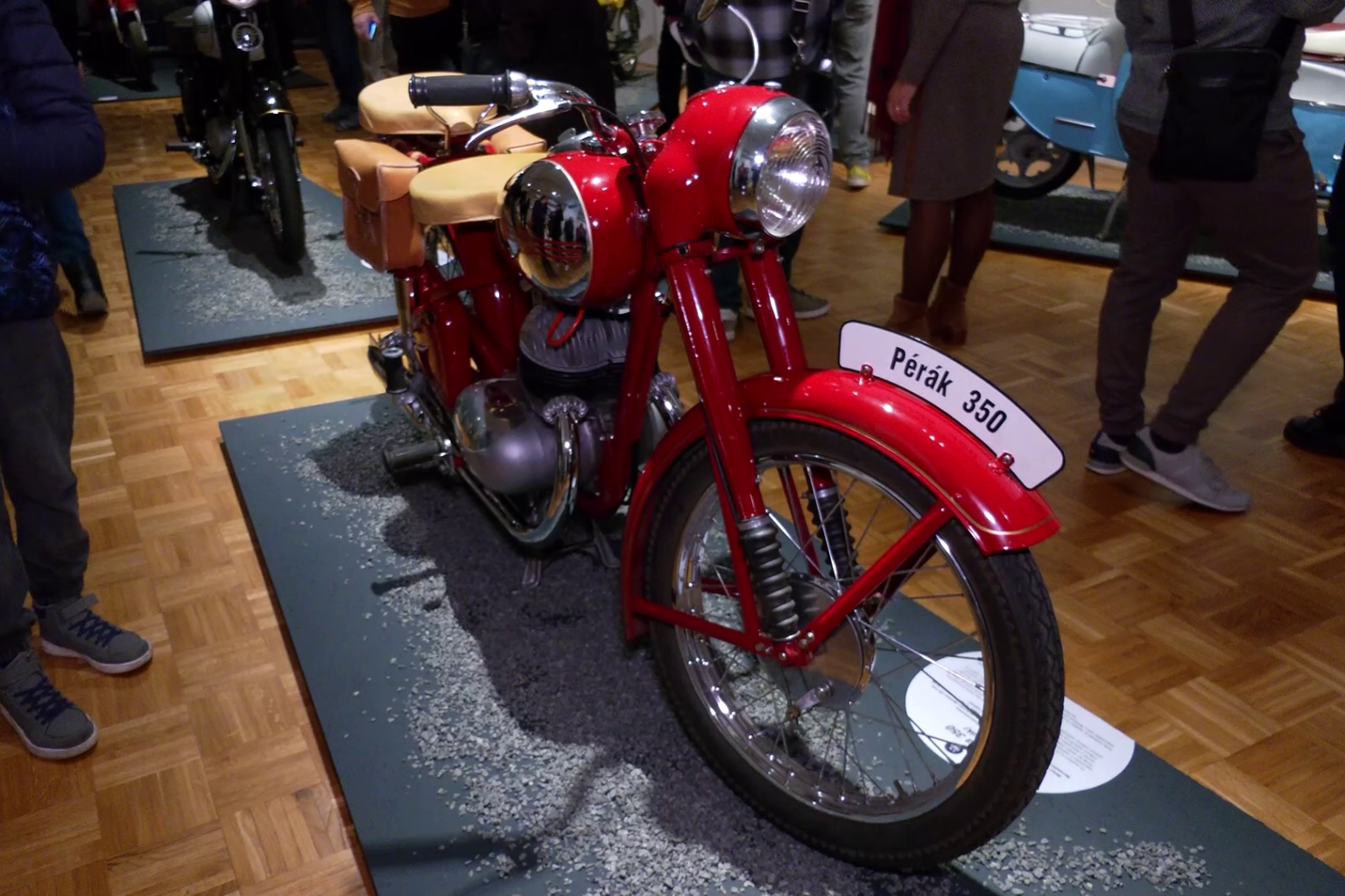 Prase, pérák, kostitřas, kývačka, pincek… Ve Slováckém muzeu můžete ...