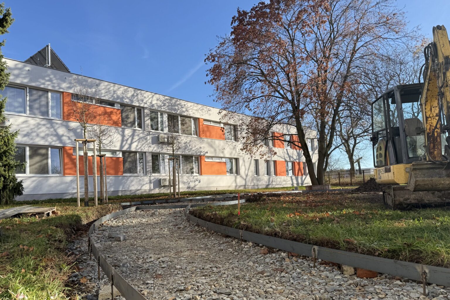 Uherskohradišťská nemocnice buduje u porodnice nové atrium - ZLIN.CZ