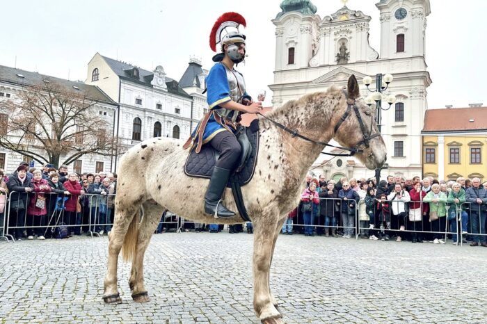 Svatý Martin (Josef) jako vždy v Uherském Hradišti. Na bílém koni a ...